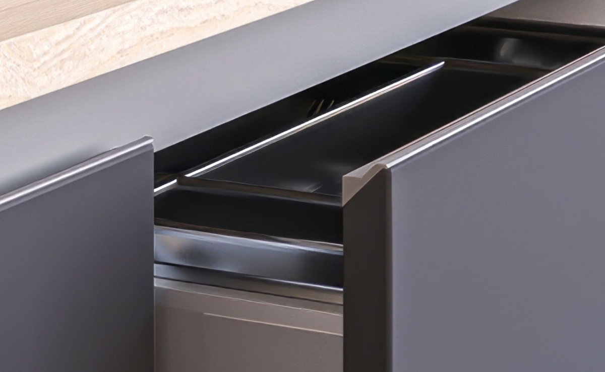 Flat Gola Profile Handle on Standard cabinet